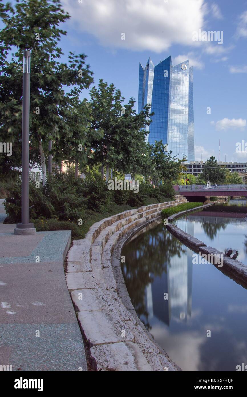 Office building channel tower hi-res stock photography and images - Alamy