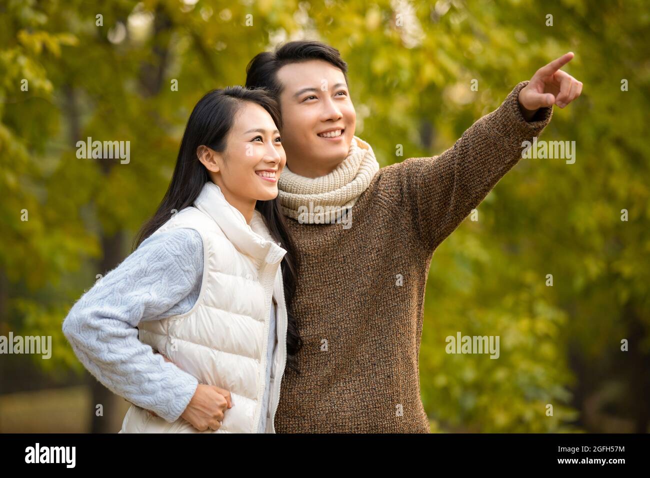 Couple holding hands around tree hi-res stock photography and images ...