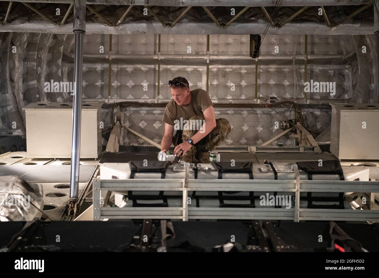 C 17 globemaster iii loadmaster hi-res stock photography and images - Alamy