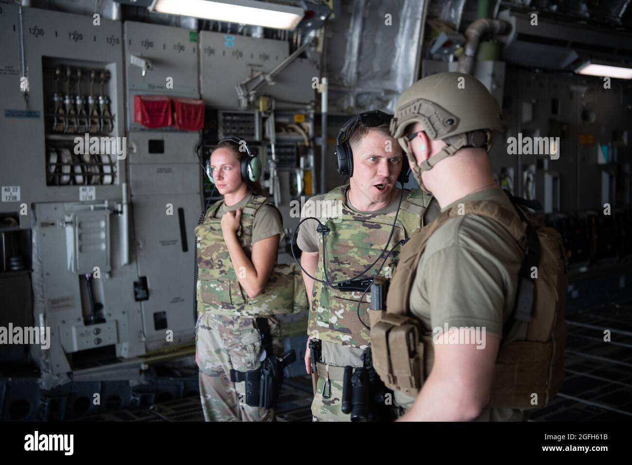 Loadmasters hi-res stock photography and images - Alamy