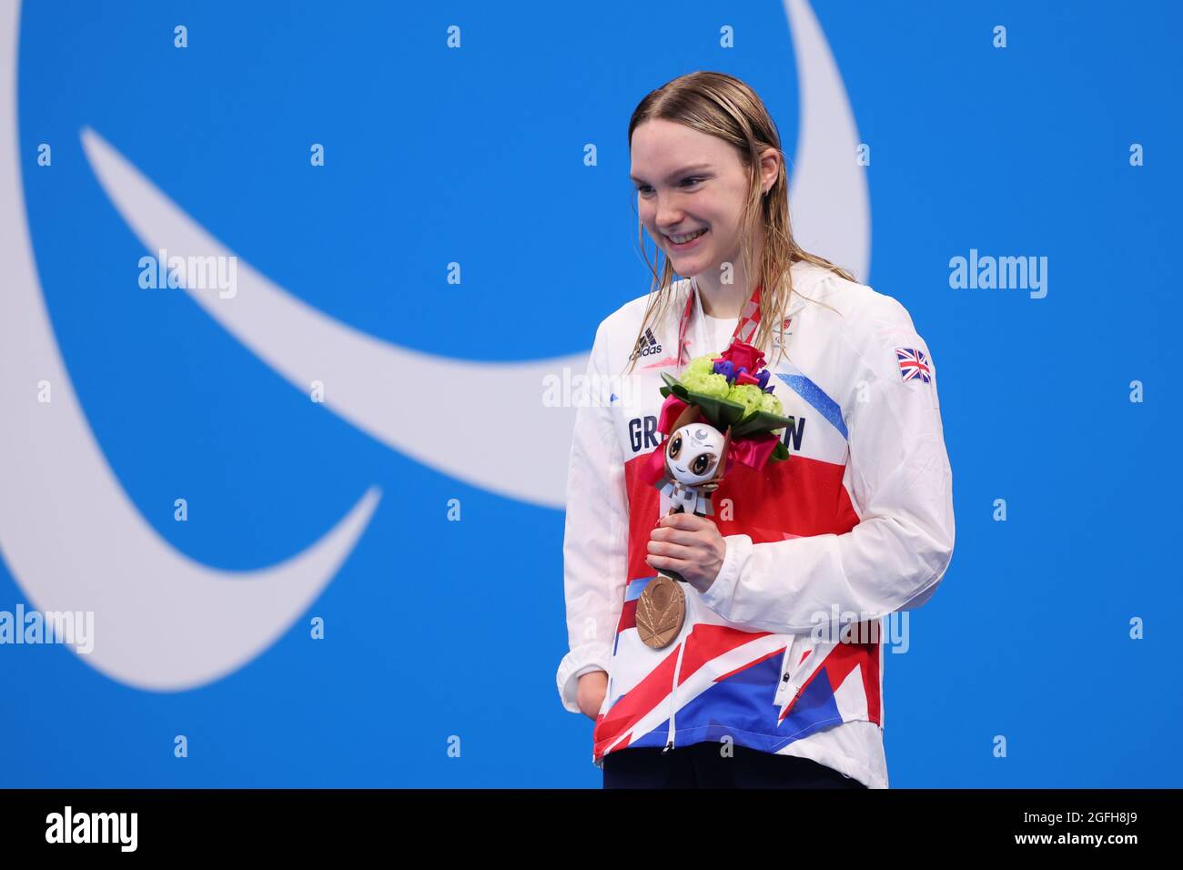 Bronze medalist Toni SHAW (GBR) celebrates on the podium for the ...