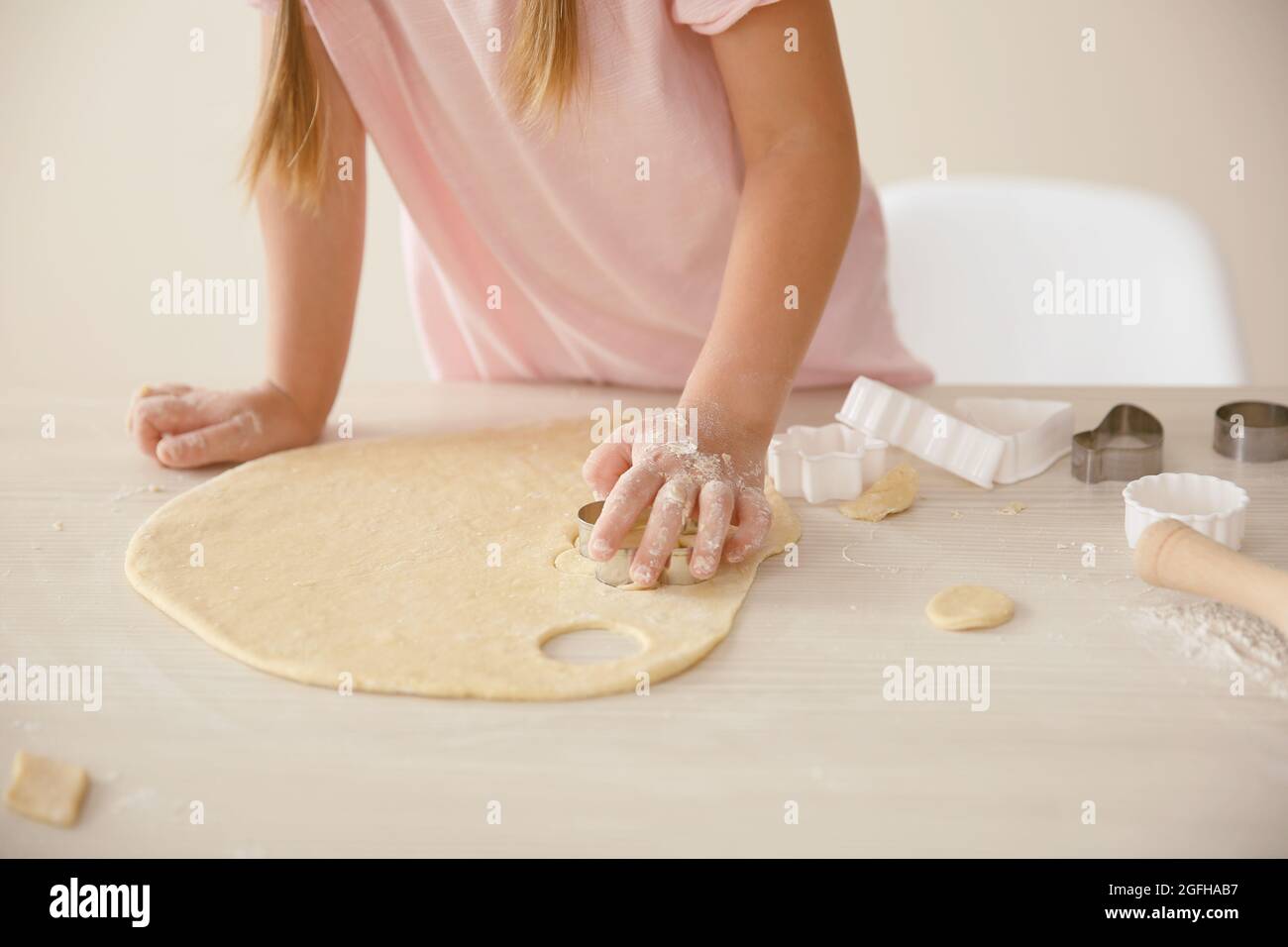 Little girl making biscuits Stock Photo - Alamy
