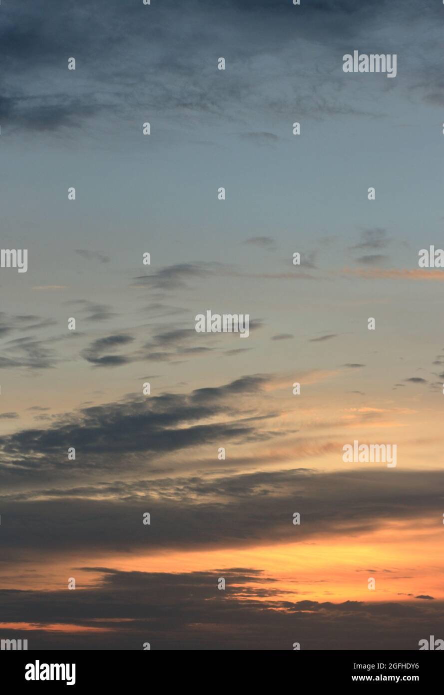 Photo set of clouds in the morning, at sunrise And changing the color ...