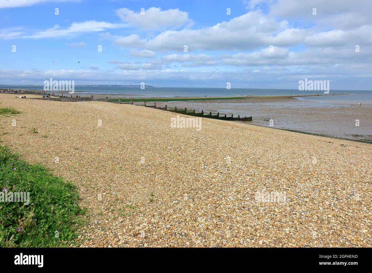 A view of Tankerton beach with the tide out Stock Photo - Alamy