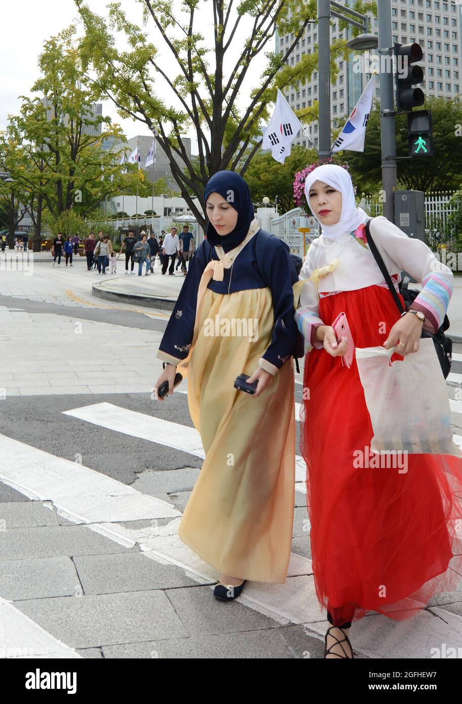 South asia muslim woman hi-res stock photography and images - Alamy