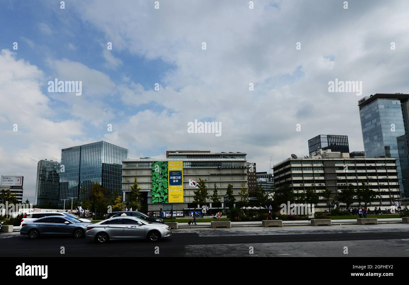 Skyline of modern seoul behind the Sejong-Daero Ave Stock Photo - Alamy