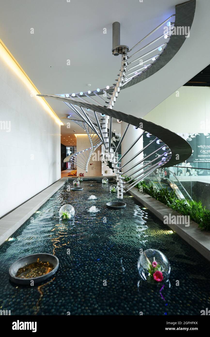 The iconic Jongno tower in Seoul, South Korea Stock Photo - Alamy