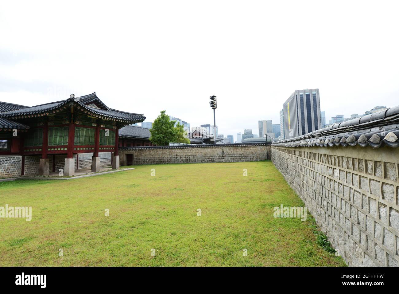 Wall of the Gyeongbokgung palace in Seoul, South Korea Stock Photo - Alamy