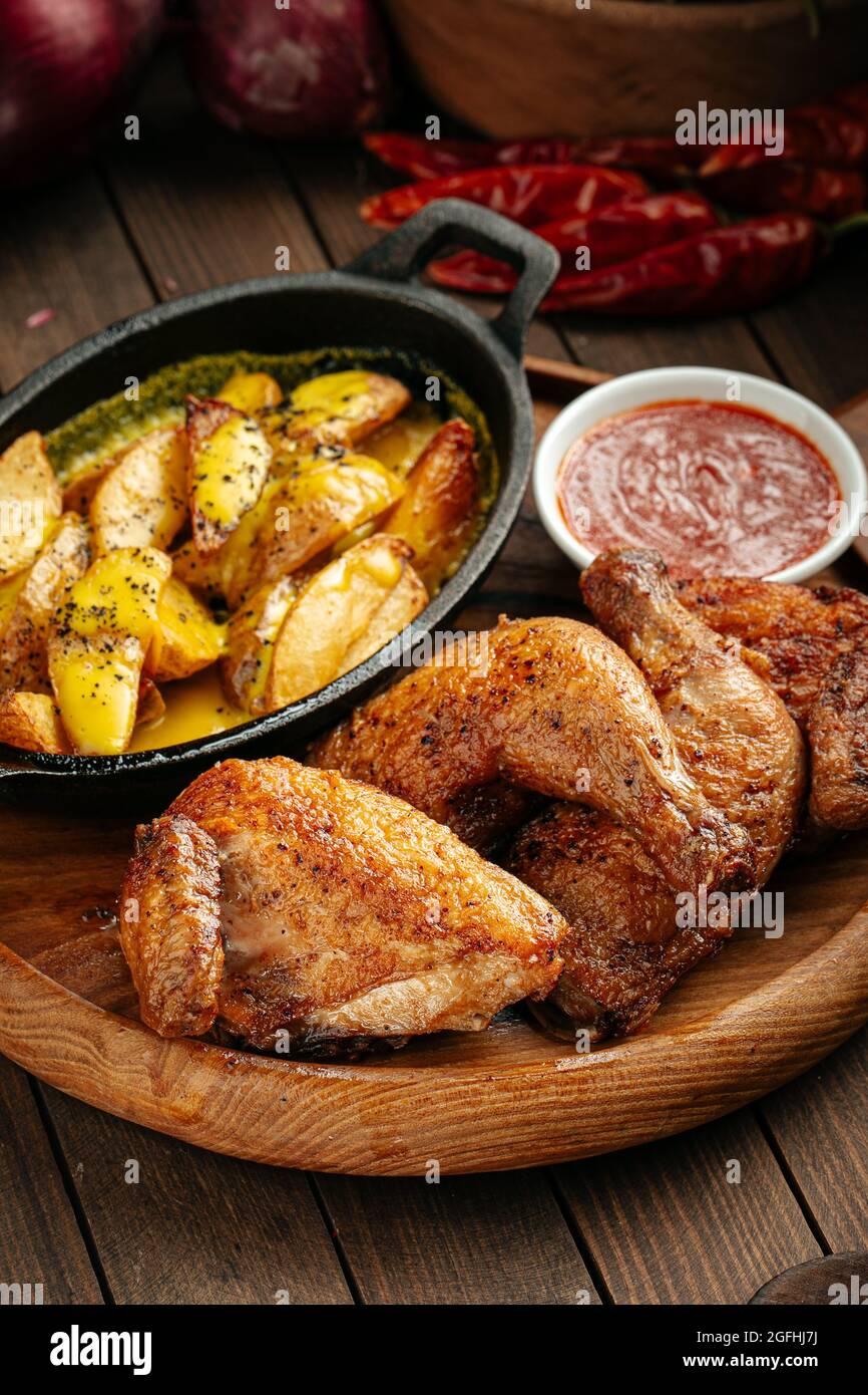 Roast chicken top view hi-res stock photography and images - Alamy