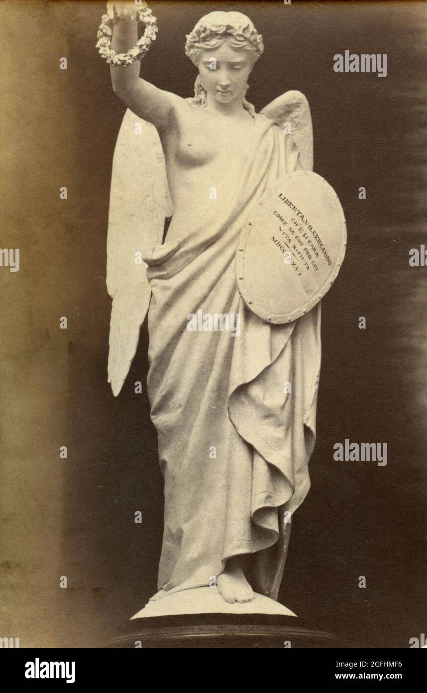 Dantes statue hi-res stock photography and images - Alamy