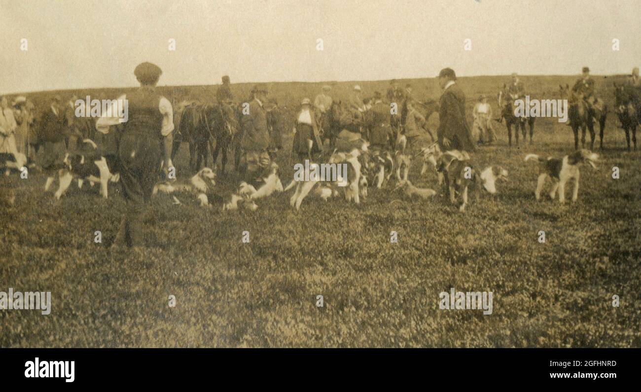 Horse riders resting during fox hunting, UK 1908 Stock Photo - Alamy