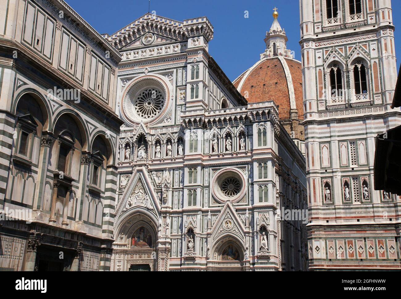 Duomo close hi-res stock photography and images - Alamy