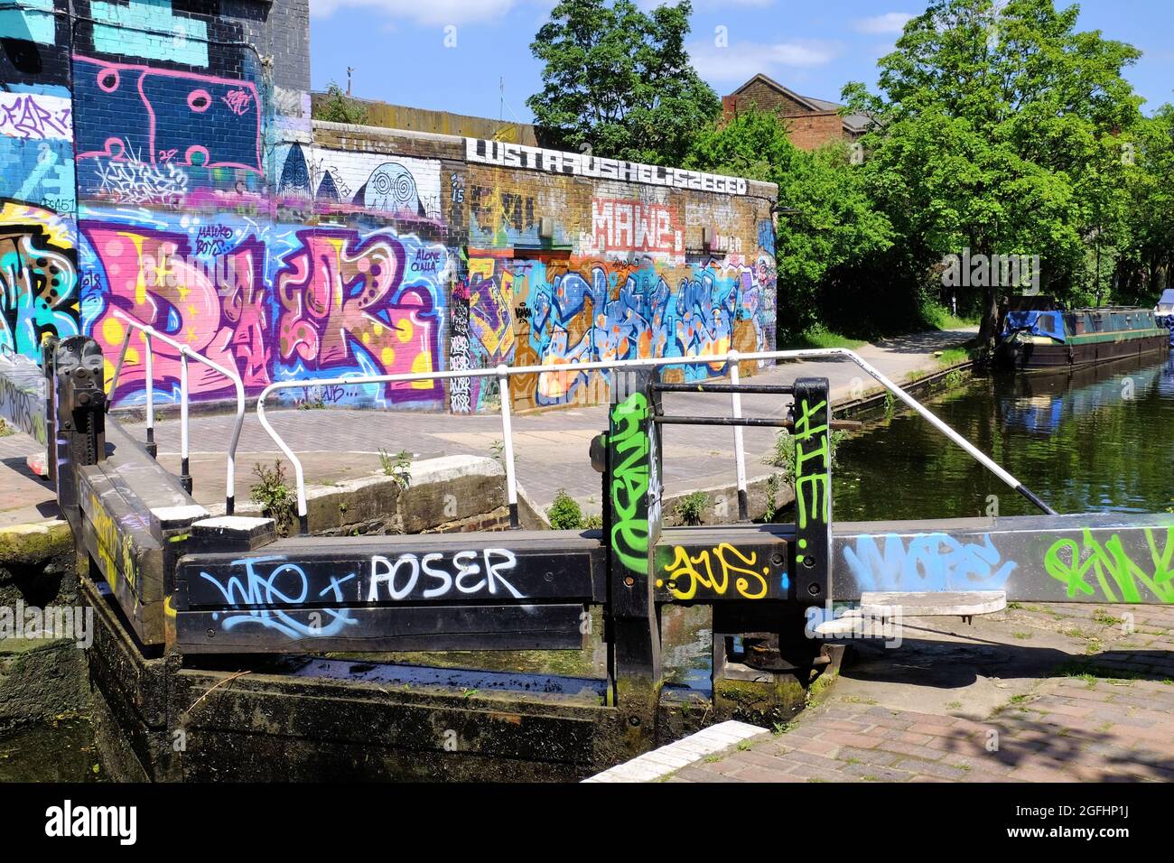 Lock gates and colourful graffiti on Hertford Union Canal in London ...