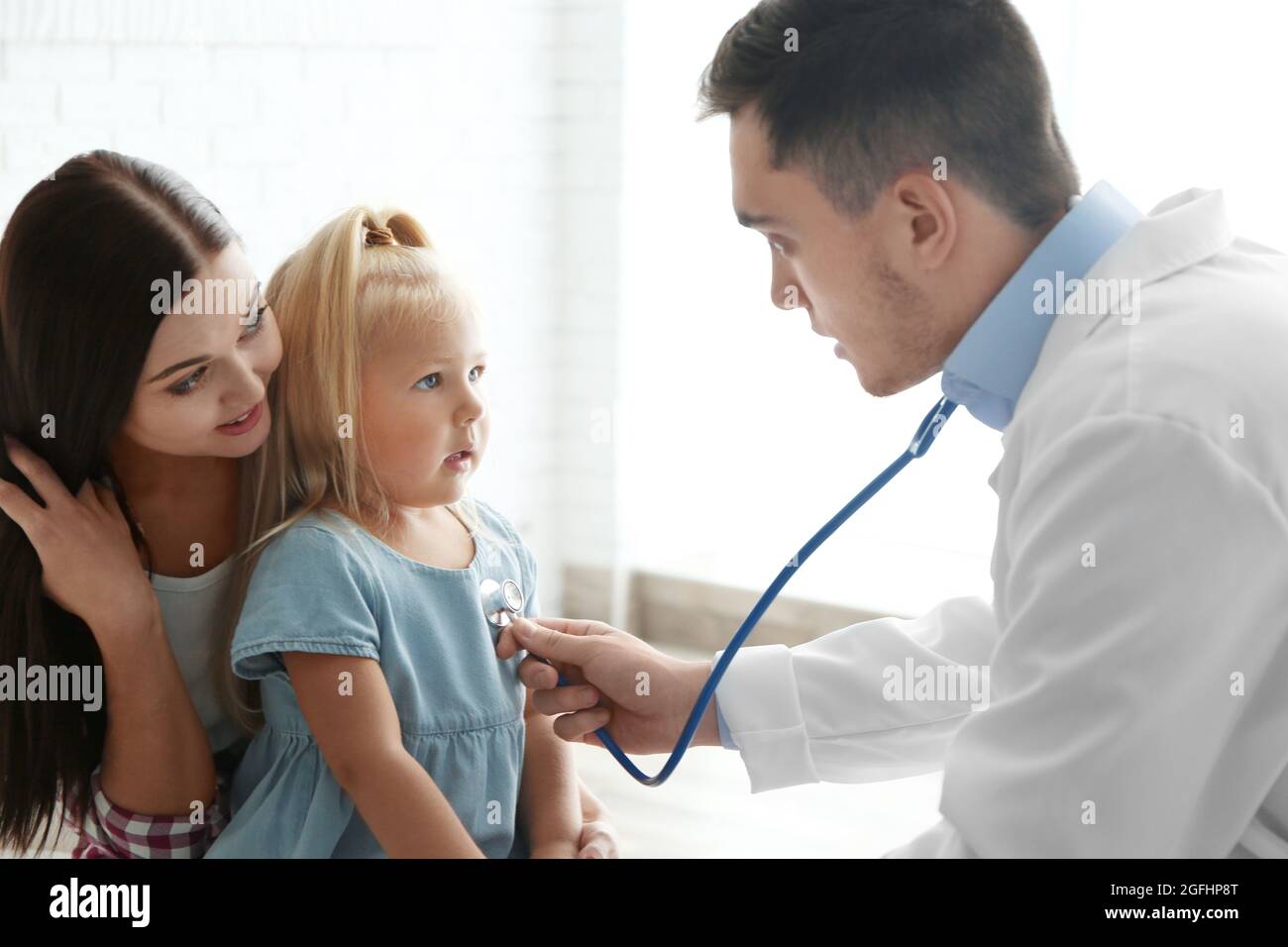 Male pediatrician doctor examining small girl Stock Photo - Alamy