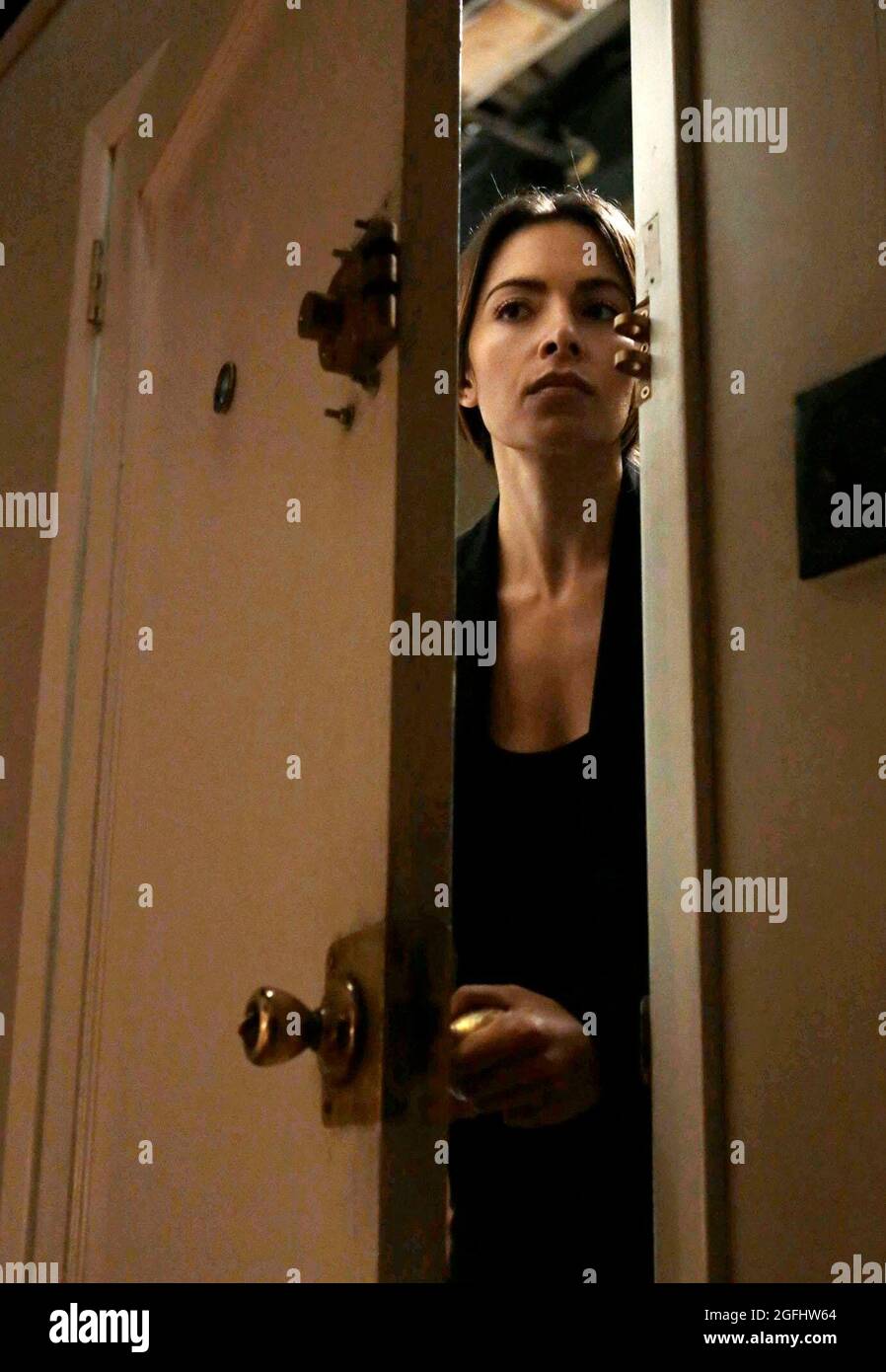 Sarah shahi person of interest hi-res stock photography and images - Alamy