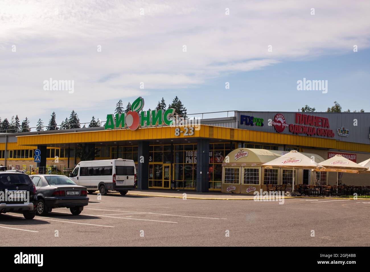 BELARUS, NOVOPOLOTSK - 18 AUGUST, 2021: Parking at the supermarket ...
