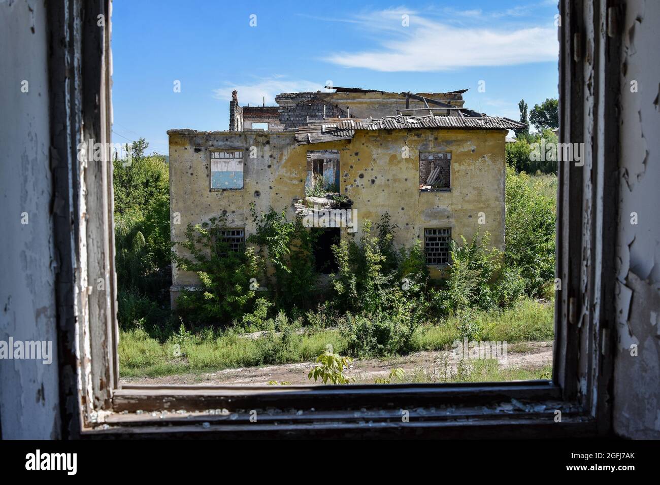 Ukraine hospital building damage hi-res stock photography and images ...