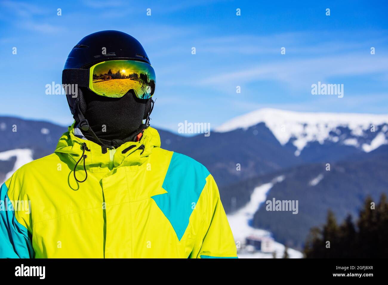 Man ski mask skiing in hi-res stock photography and images - Alamy