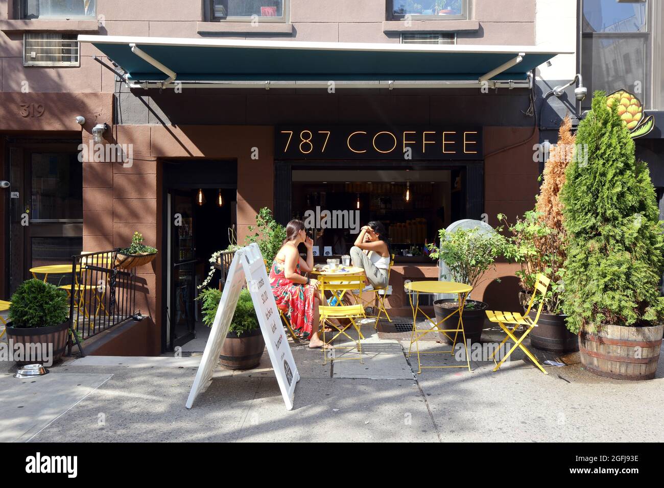 [historical] 787 Coffee, 319 E 14th Street, New York, NYC storefront ...