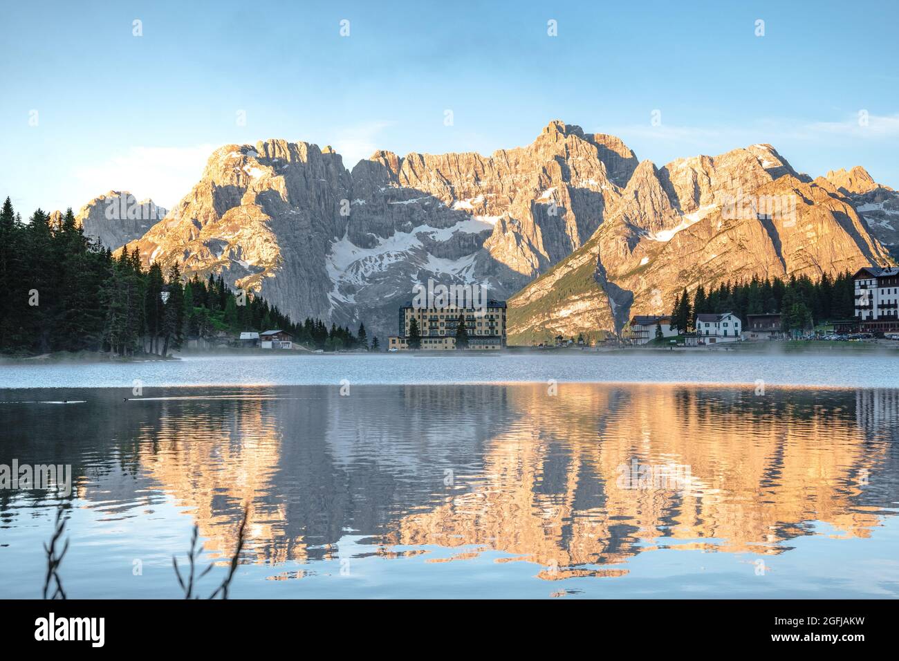 Montagna e alba hi-res stock photography and images - Alamy
