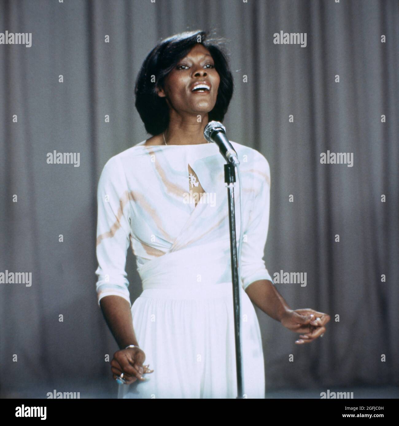 Dionne Warwick, amerikanische Pop-Sängerin und Fernsehmoderatorin, bei ...