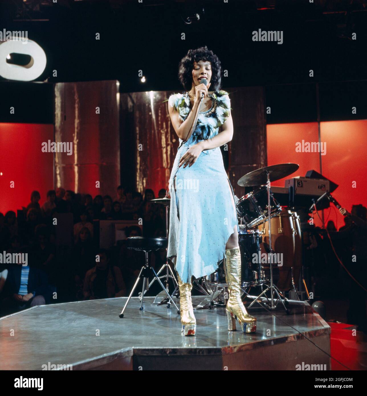Donna summer 1976 hi-res stock photography and images - Alamy