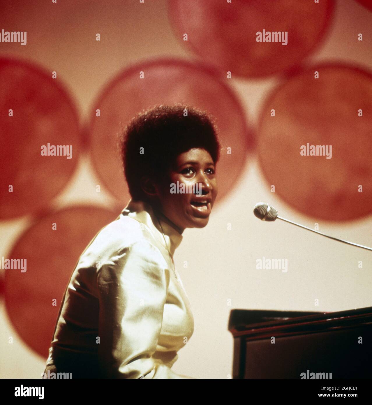 Roberta flack 1970s hi-res stock photography and images - Alamy