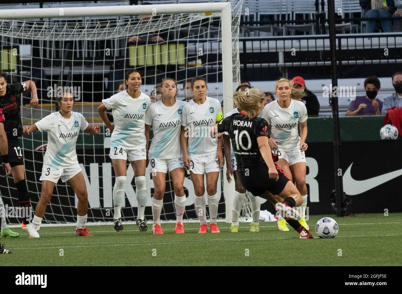Lindsey Horan (10 Portland Thorns) free kick during the National Womens ...