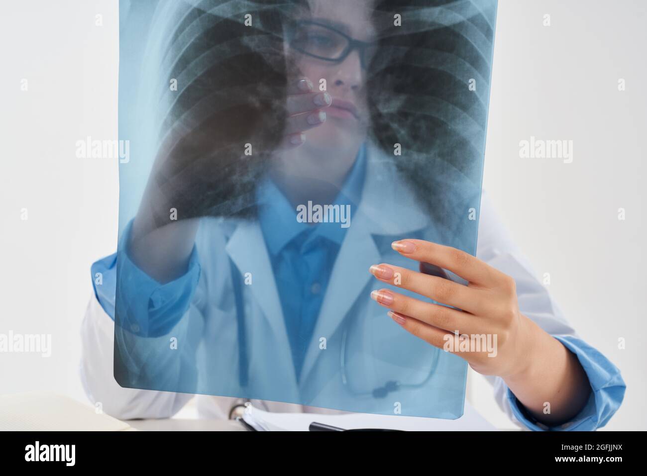 woman radiologist work table diagnostics x-ray Stock Photo - Alamy