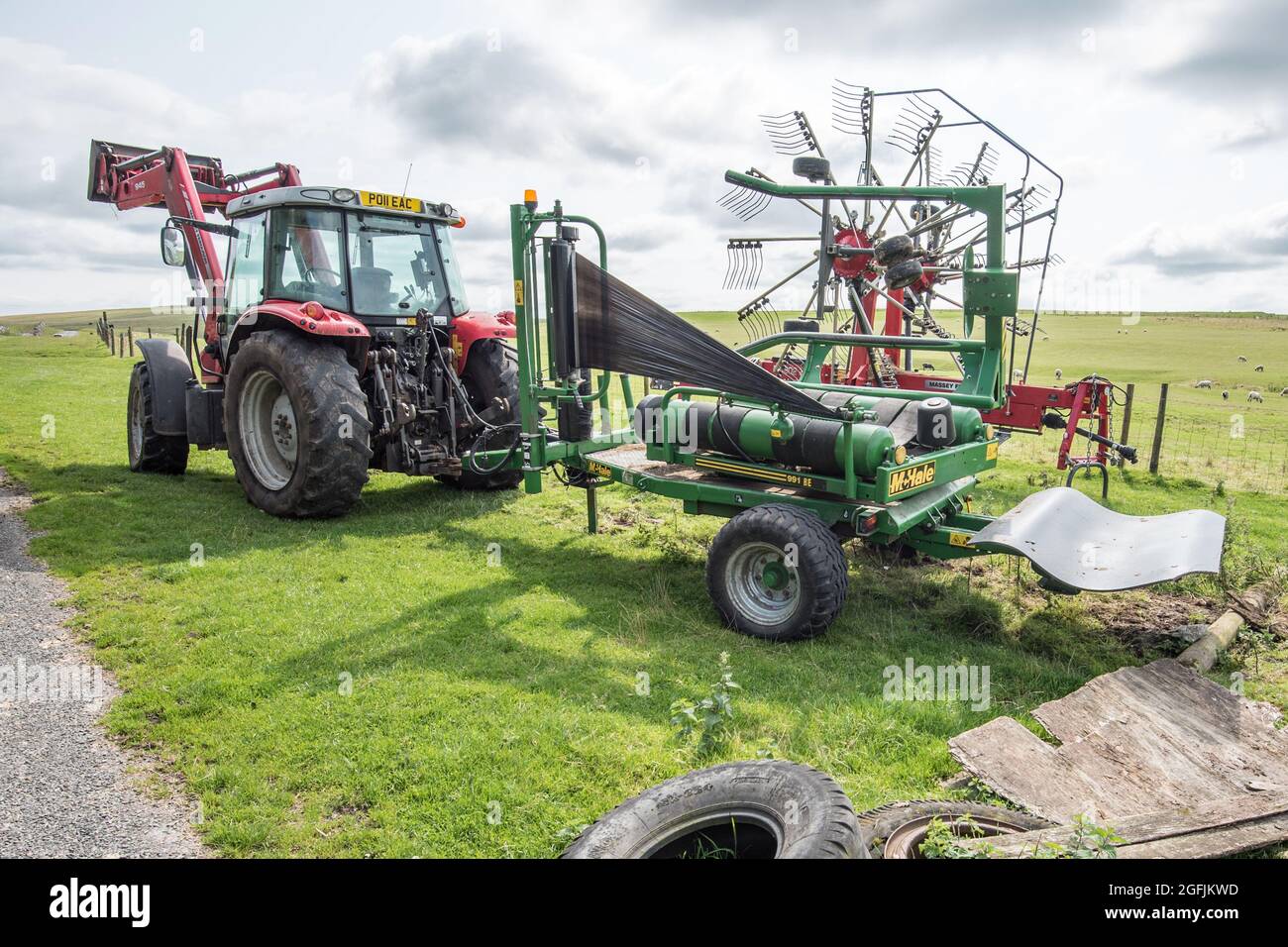 Massey ferguson 945 loader hi-res stock photography and images - Alamy