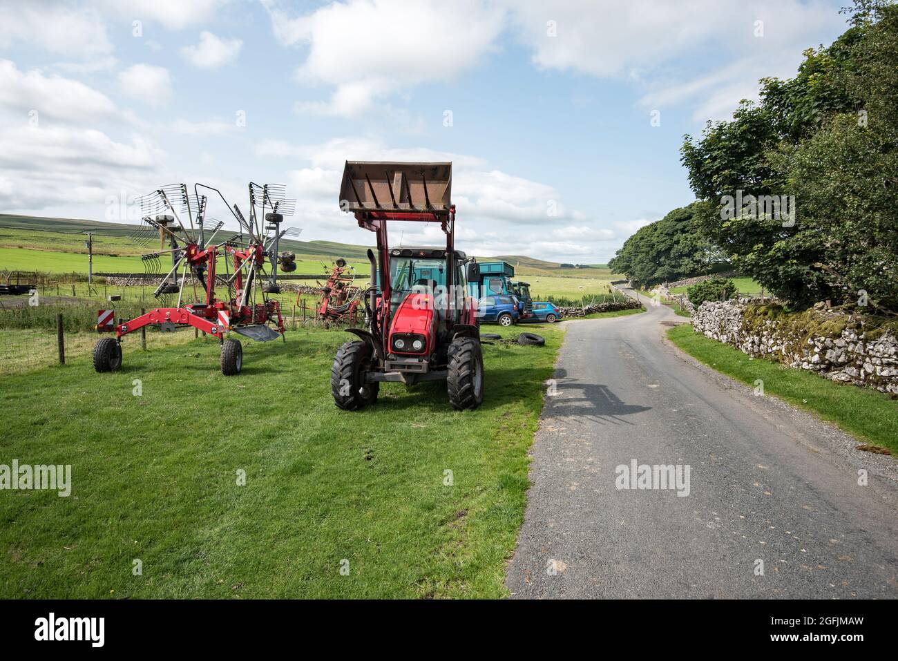 Massey ferguson 945 loader hi-res stock photography and images - Alamy