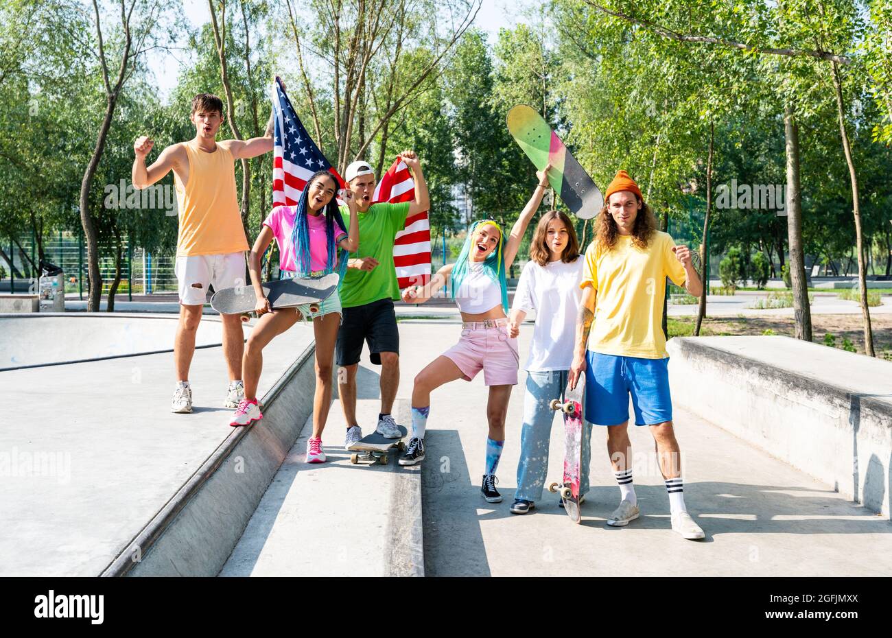 Longboarding group hi-res stock photography and images - Alamy
