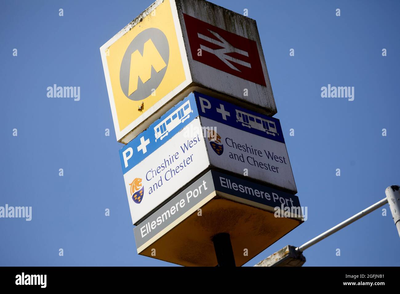 Ellesmere Port train station Cheshire, Merseyrail railway sign Stock ...