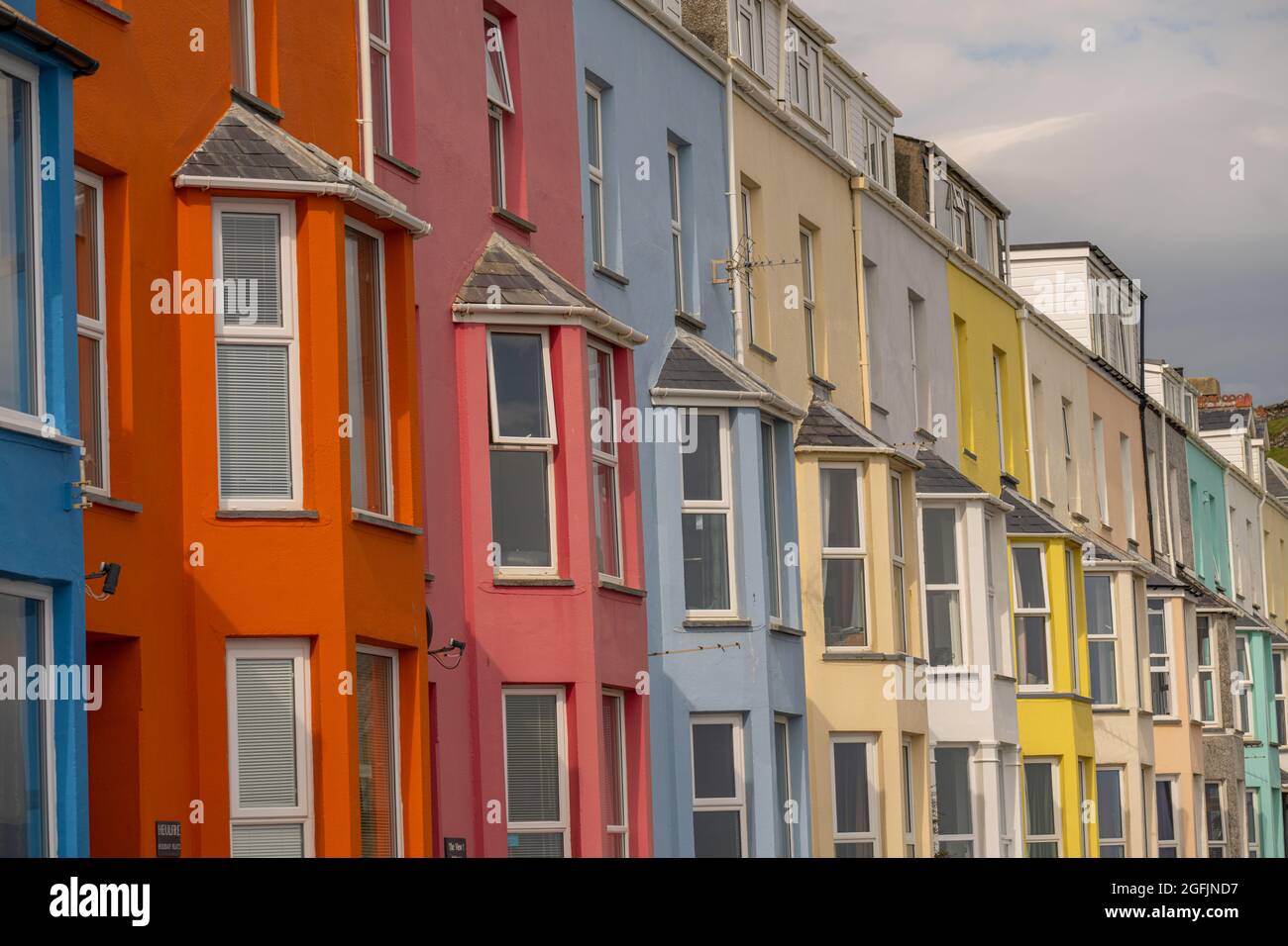 Terrace of coloured houses hi-res stock photography and images - Alamy