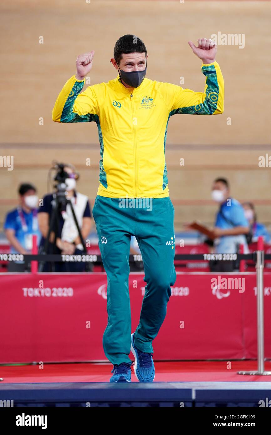 Australia's Darren Hicks celebrates with his silver medal after ...