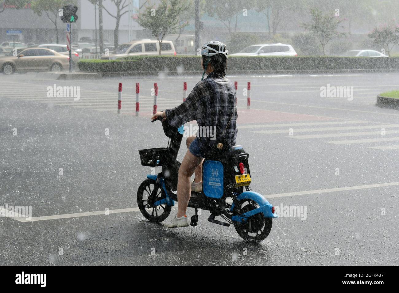 People commute in the heavy rain in Jinhua city, east China's Zhejiang ...
