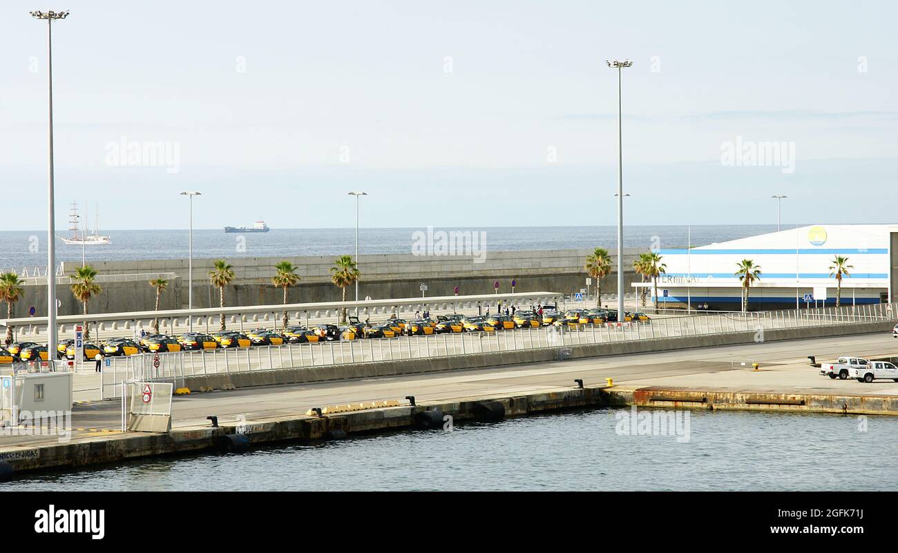 Barcelona cruise port terminal hi-res stock photography and images - Alamy