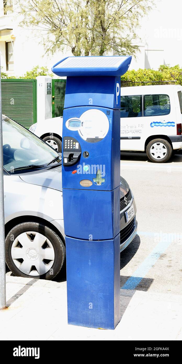 Solar parking meter hi-res stock photography and images - Alamy