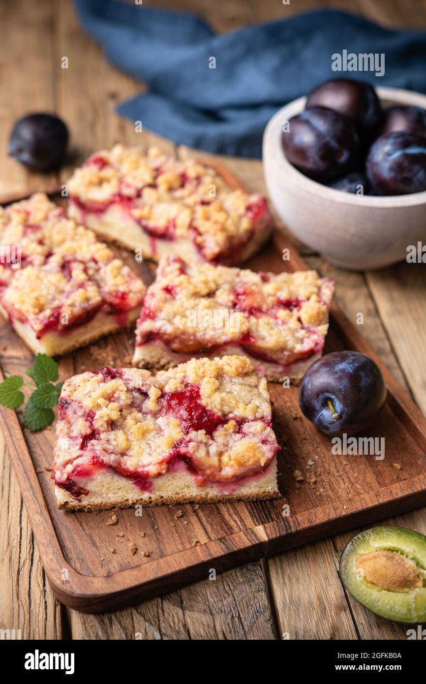 Streusel filling hi-res stock photography and images - Alamy