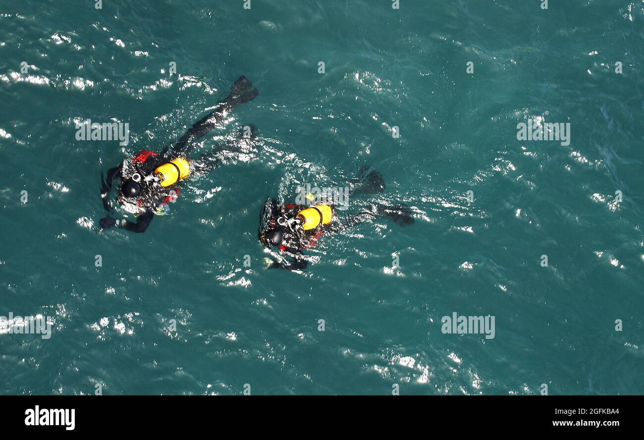 Scuba diver frogman hi-res stock photography and images - Alamy
