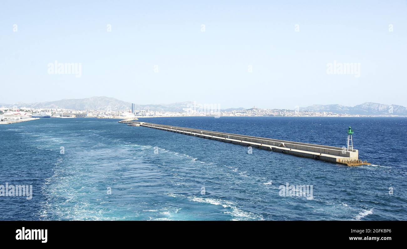 White wake flow hi-res stock photography and images - Alamy