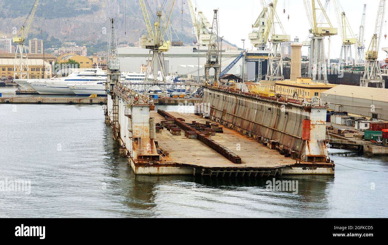 Palermo docks hi-res stock photography and images - Alamy