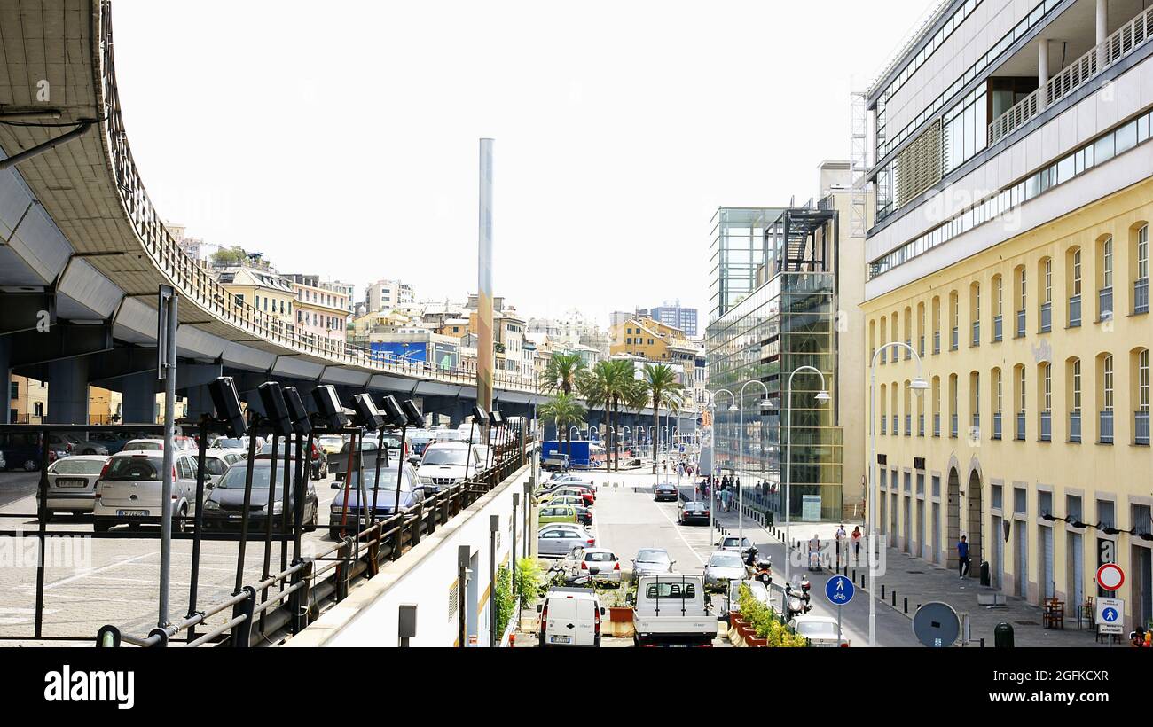 Streets of genova hi-res stock photography and images - Alamy