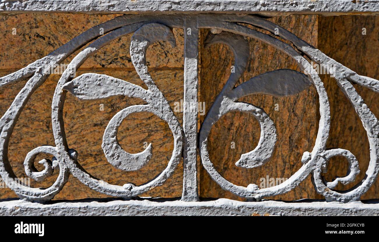 Traditional grid pattern hi-res stock photography and images - Alamy