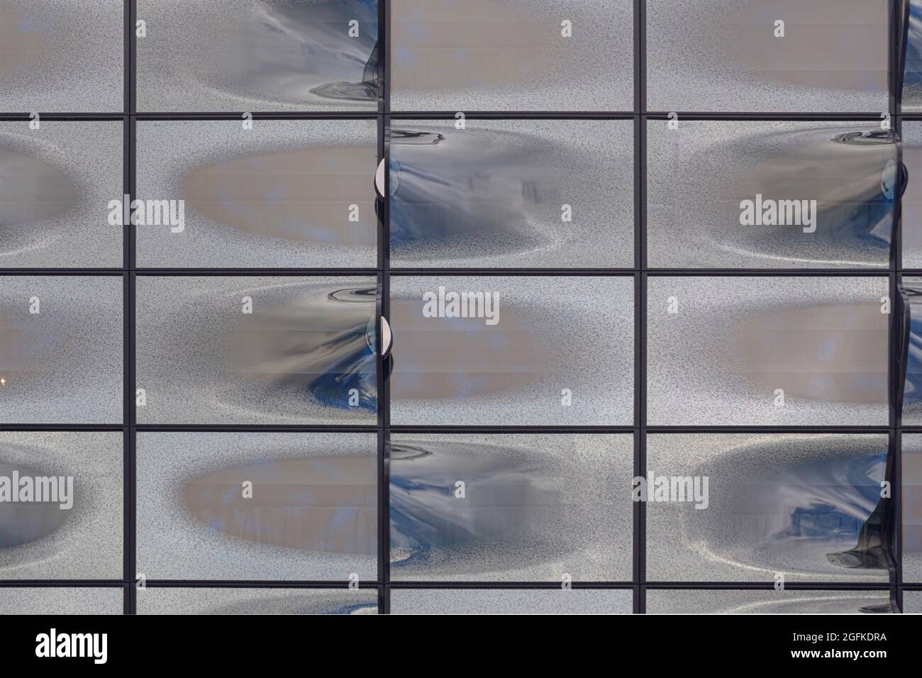 Curved glass facade hi-res stock photography and images - Alamy