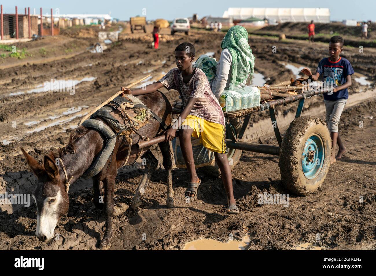Sudan children water hi-res stock photography and images - Alamy