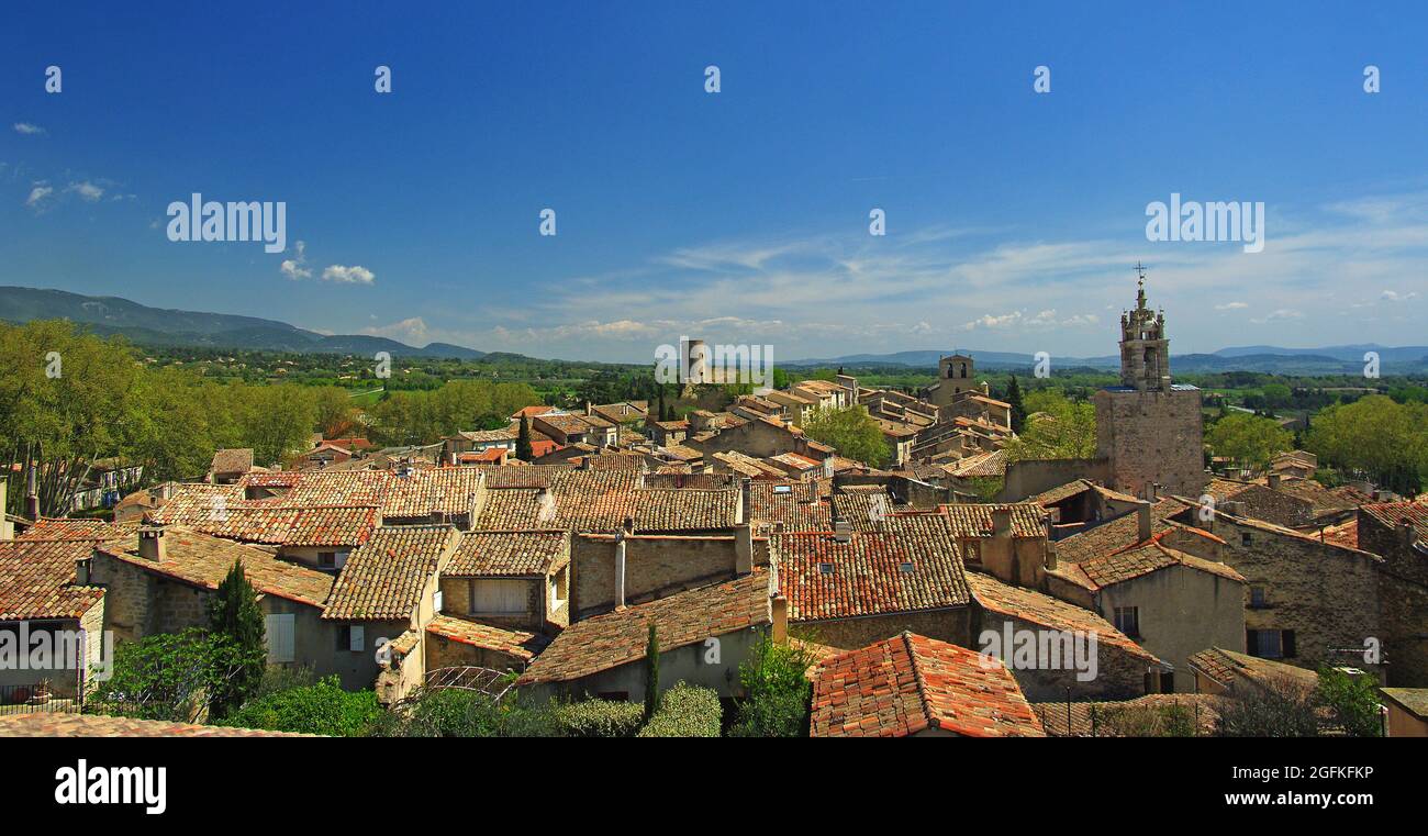 Village cucuron vaucluse luberon france hi-res stock photography and ...