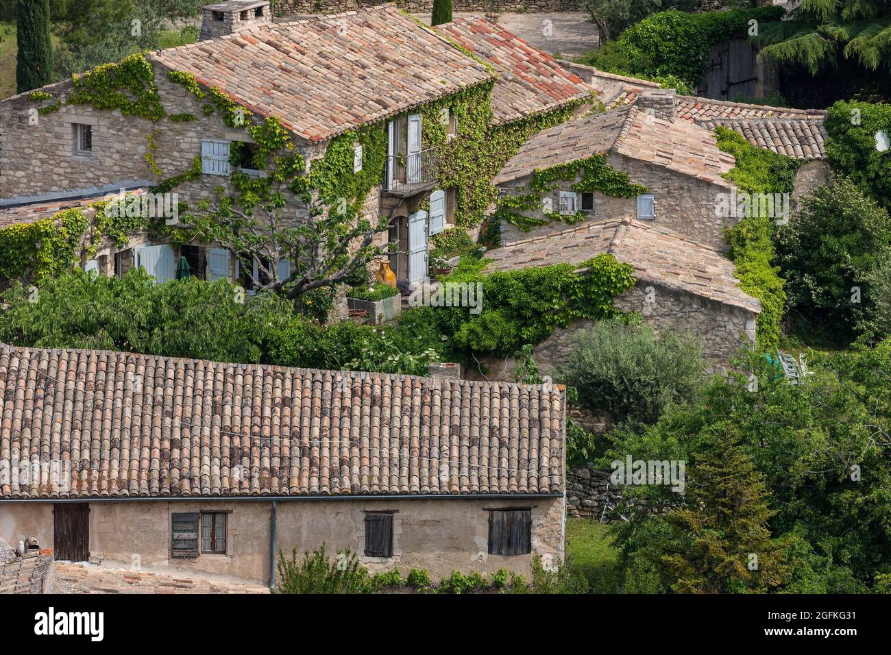 FRANCE, LUBERON, VAUCLUSE, 84, OPPEDE-LE-VIEUX, BEAUTIFUL SMALL VILLAGE ...