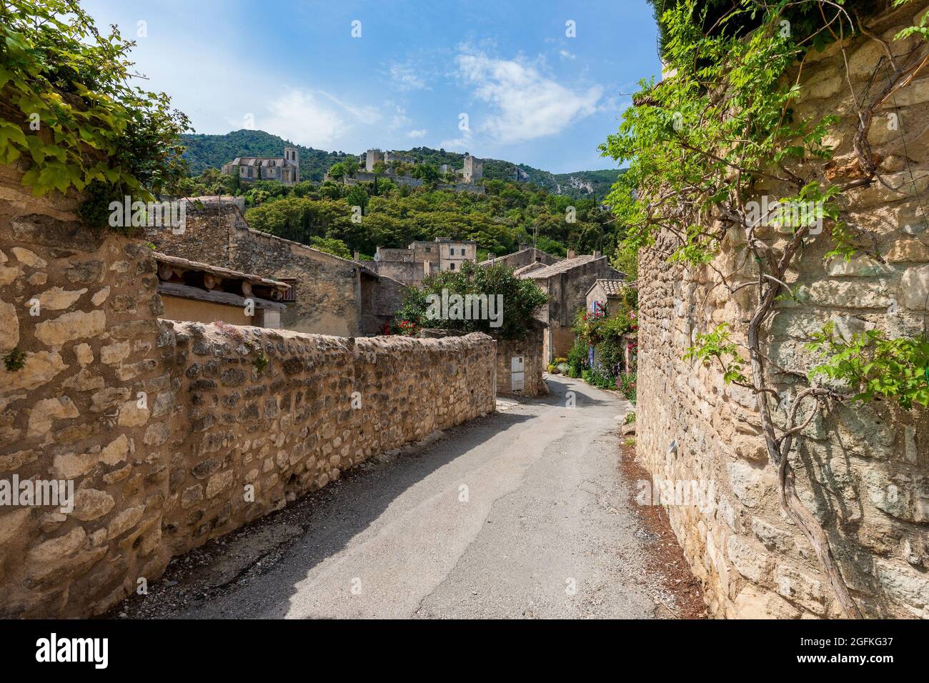 FRANCE, LUBERON, VAUCLUSE, 84, OPPEDE-LE-VIEUX, BEAUTIFUL SMALL VILLAGE ...