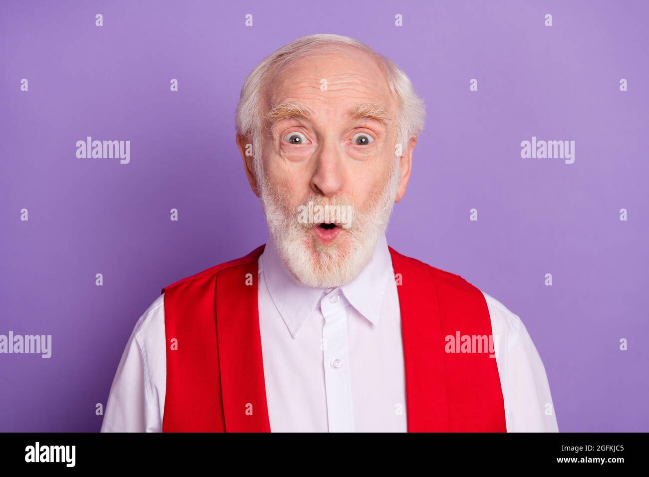 Photo of shocked amazed old man face reaction unexpected sale news ...